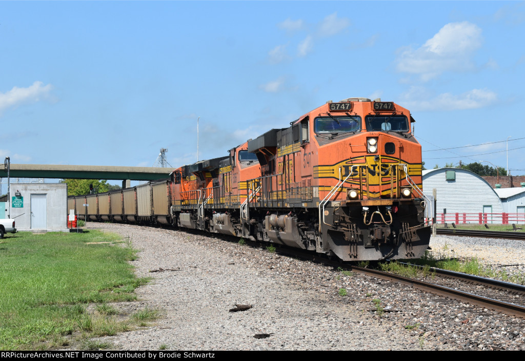 BNSF 5747